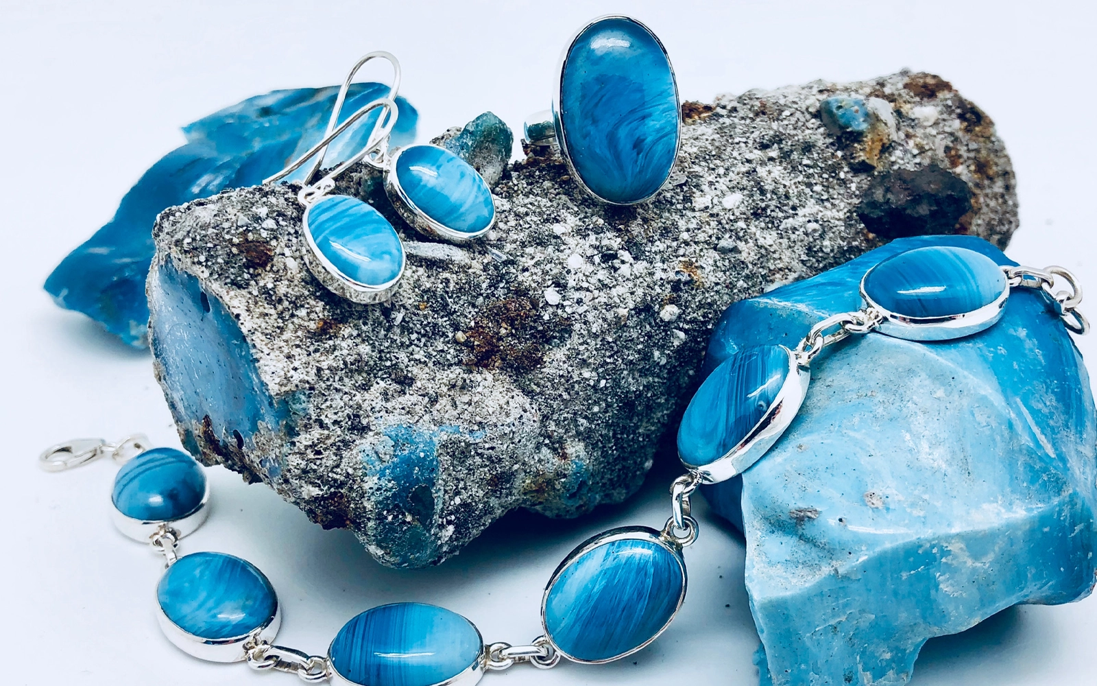 Something Borrowed, Something Blue: Treasured Pieces Make Your Big Day ...